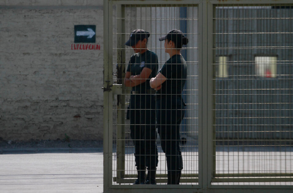 OCDE: Chile lidera las cifras de mujeres privadas de libertad