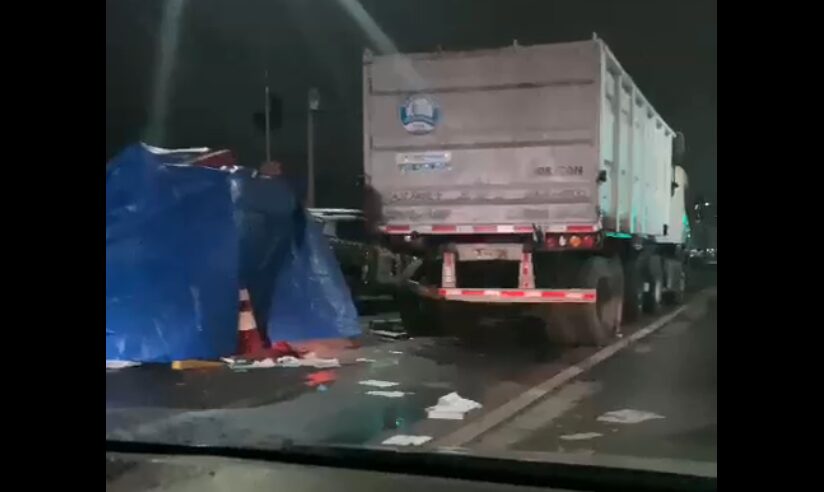 Lomas Coloradas: mujer muere en choque de camión y auto