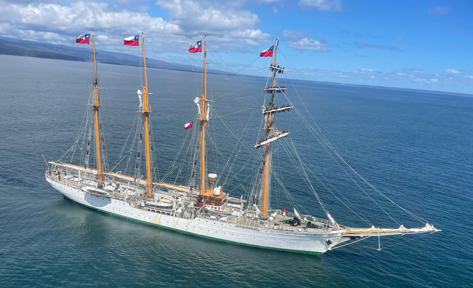 Buque Escuela Esmeralda recaló en Lota por primera vez en la historia