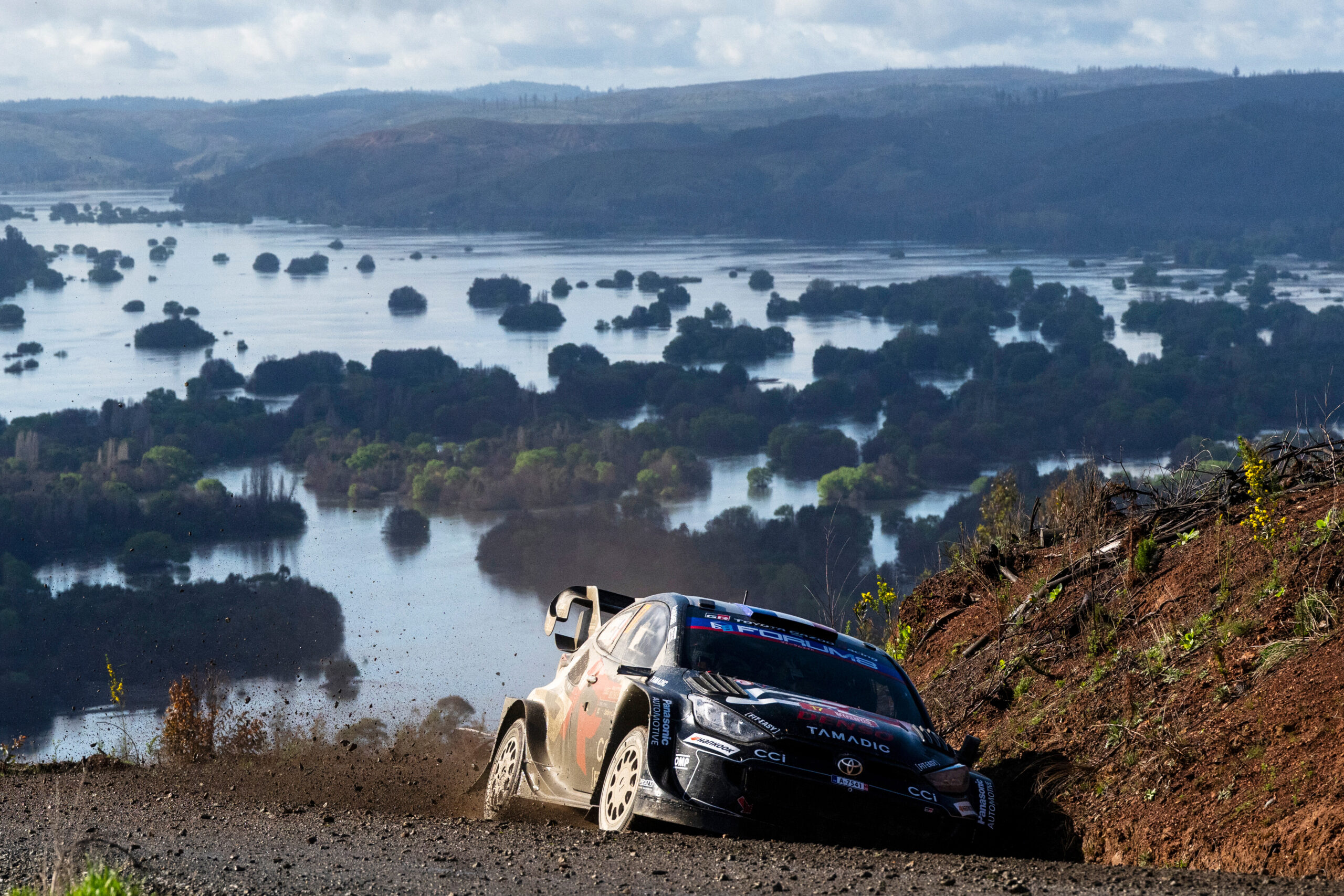 WRC Chile 2025: el multicampeón Ogier arrebata el liderato en el día 2